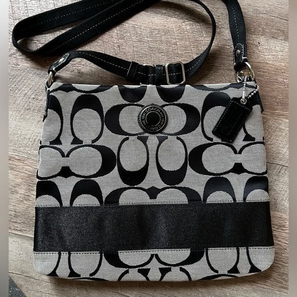 Coach | Bags | Coach Black And Gray Crossbody Bag With Signature ...